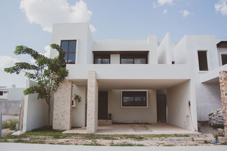 Casa con Alberca en venta dentro privada Santa Gertrudis Copó | EasyBroker