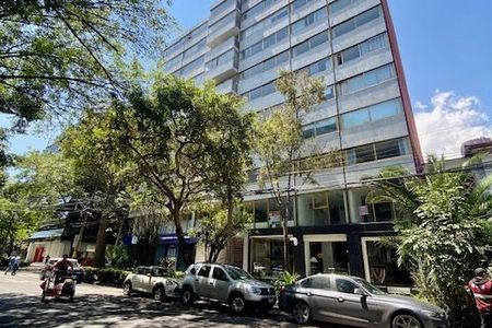 A una cuadra de Masaryk y Mariano Escobedo, 3 recamaras y cuarto de servicio. | EasyBroker