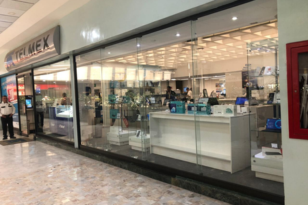 Espectacular local en Plaza Bosques | EasyBroker