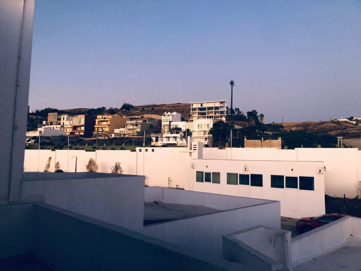 Casa de Playa de 3 pisos entre Tijuana y Playas de Rosarito | EasyBroker