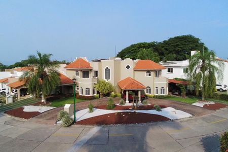 CASA EN VENTA EN CONDOMINIO EN COLIMA | EasyBroker