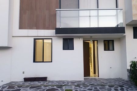 Casa en Renta con estudio. Thandi Zibatá | EasyBroker