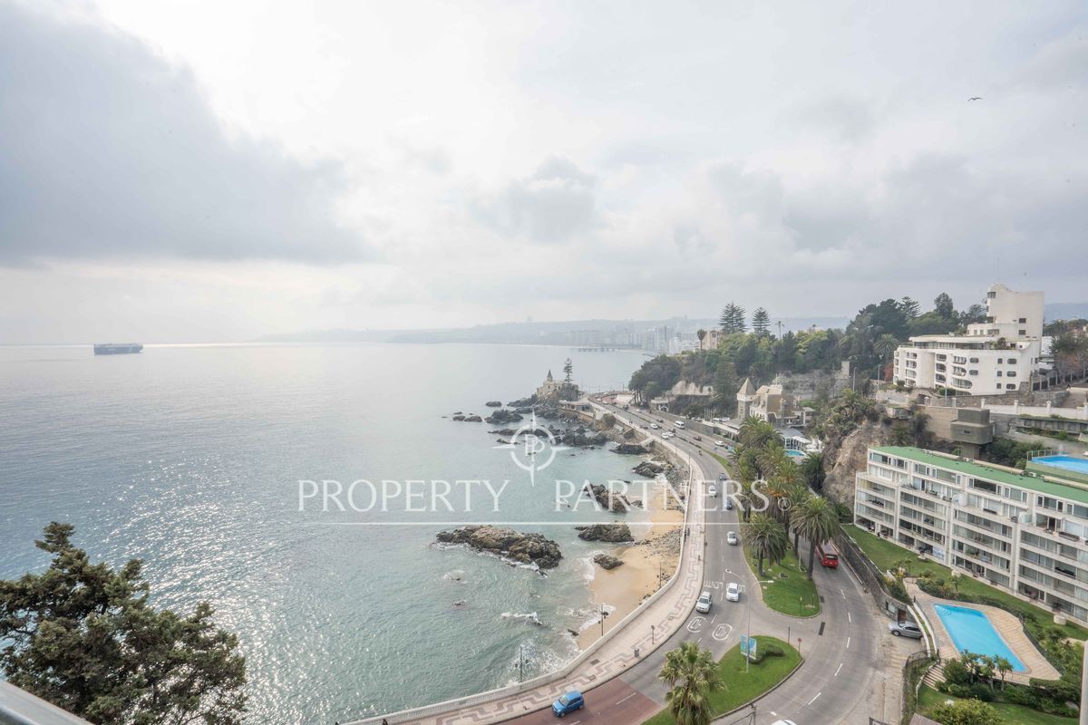 En cerro Castillo, excepcional vista marina desde icónico edificio en ...