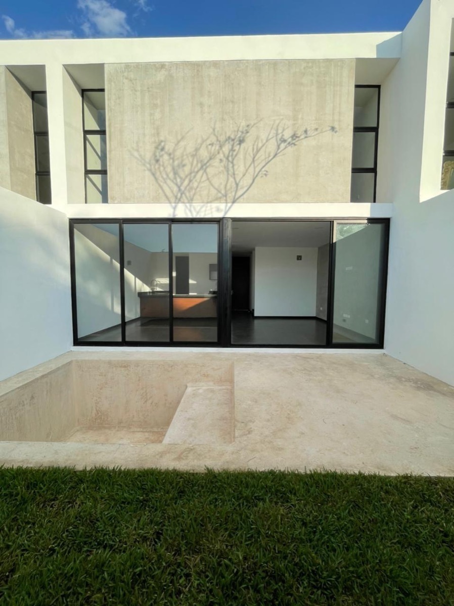 HERMOSA CASA TIPO TOWNHOUSE EN EL NORTE DE MERIDA | EasyBroker