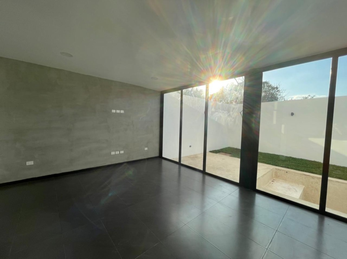 HERMOSA CASA TIPO TOWNHOUSE EN EL NORTE DE MERIDA | EasyBroker