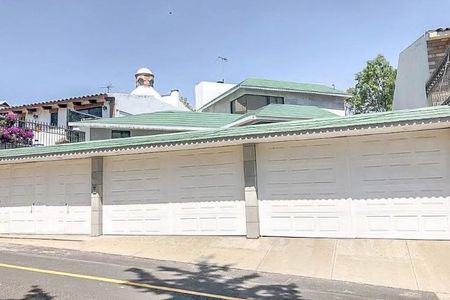 Residencia en Club de Golf Chiluca con vista al Fairway | EasyBroker