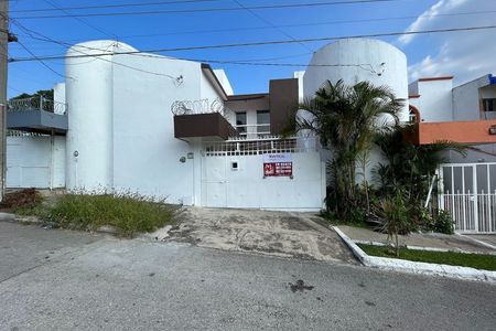 Casa en buena ubicado (Laureles) en lado poniente en renta. | EasyBroker