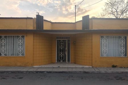 Casa en renta, Centro de San Nicolás, patio grande | EasyBroker