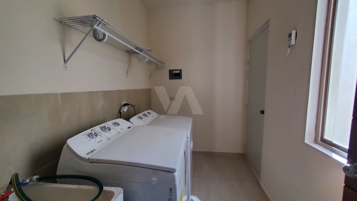 Depa amueblado en planta alta en Los pinos | EasyBroker