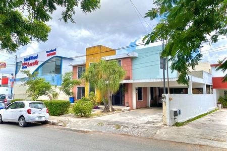 Casa en Avenida y glorieta en Los Pinos, Mérida | EasyBroker