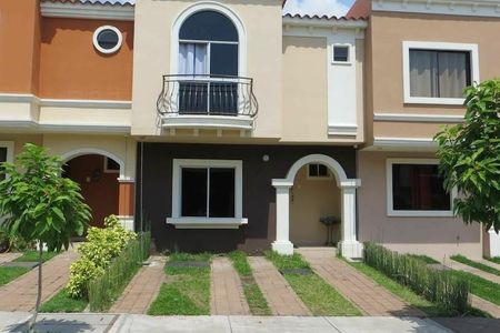 En alquiler casa en Residencial privado Veranda, Estilo Nogal, Santa ...