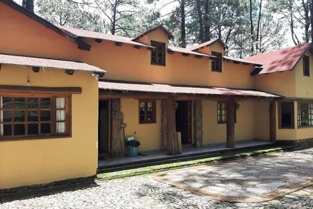 Terreno con 2 Cabañas y Terraza en Tapalpa | EasyBroker