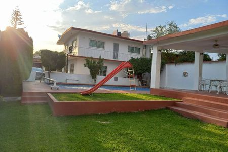 CASA EN VENTA FRACCIONAMIENTO JARDINES DE TLAYACAPAN | EasyBroker