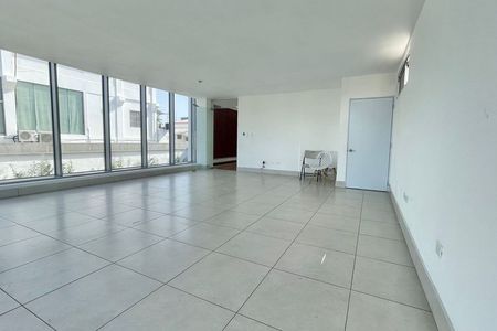 Alquilo Local Comercial en Los Prados | EasyBroker