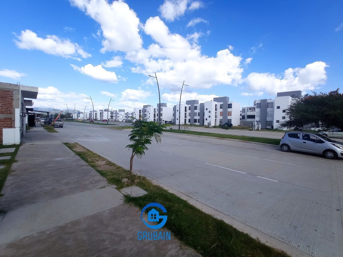 Casa en RENTA, Los Héroes de León, terreno excedente | EasyBroker