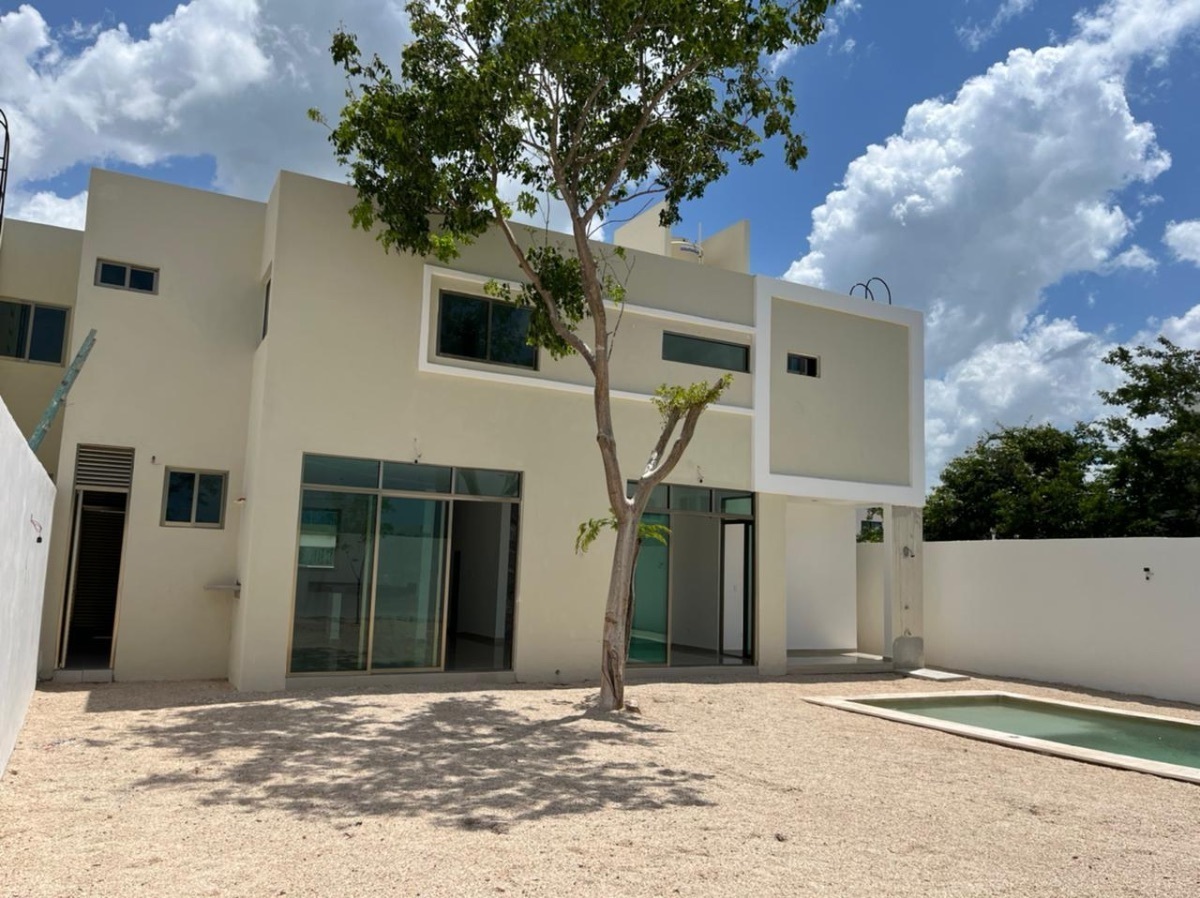 Casa en venta en Mérida, de dos plantas modelo 240 | EasyBroker