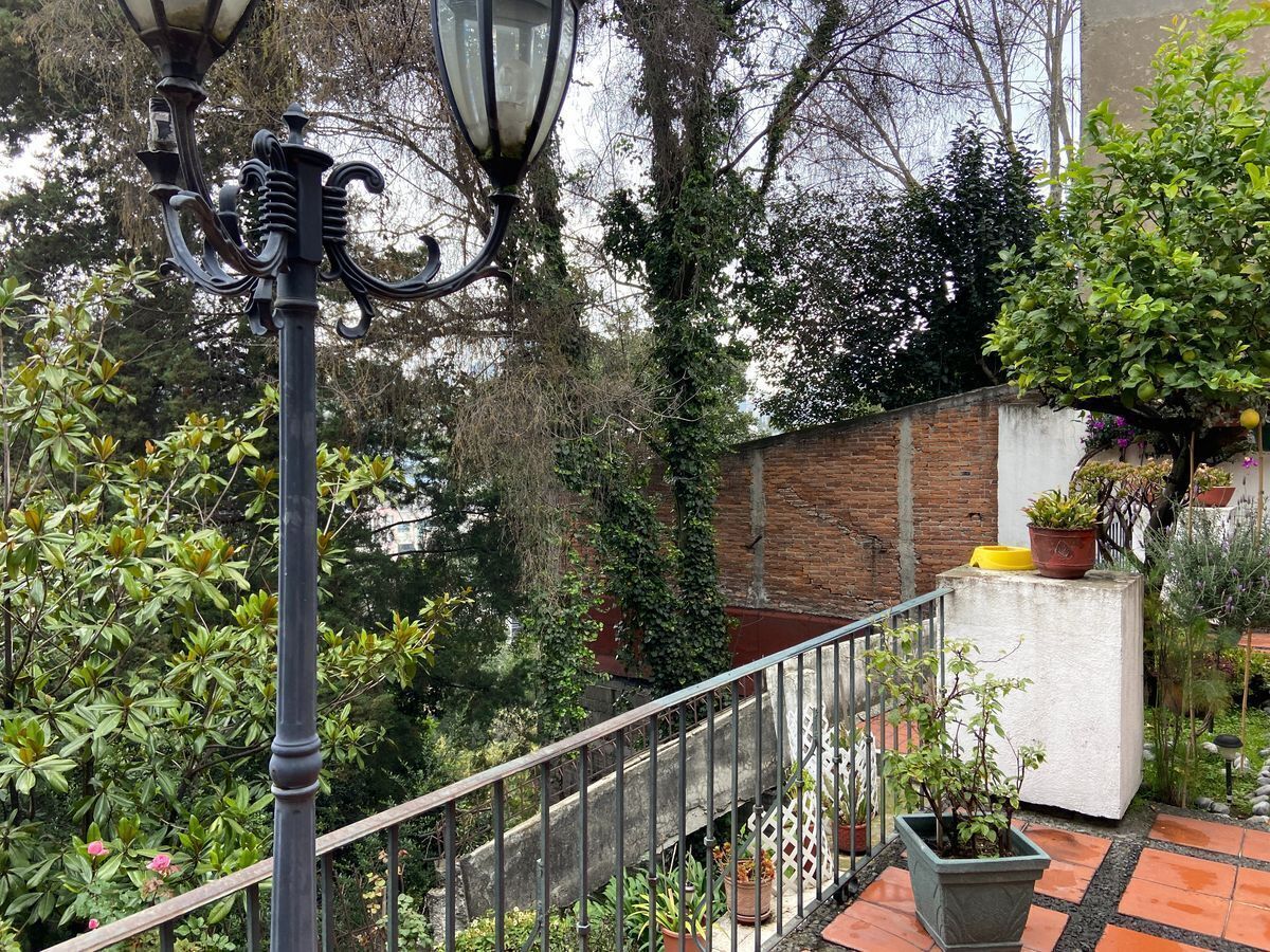 Casa en terreno ideal para desarrollo | EasyBroker