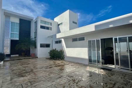 Casa en venta en el Country con alberca. | EasyBroker