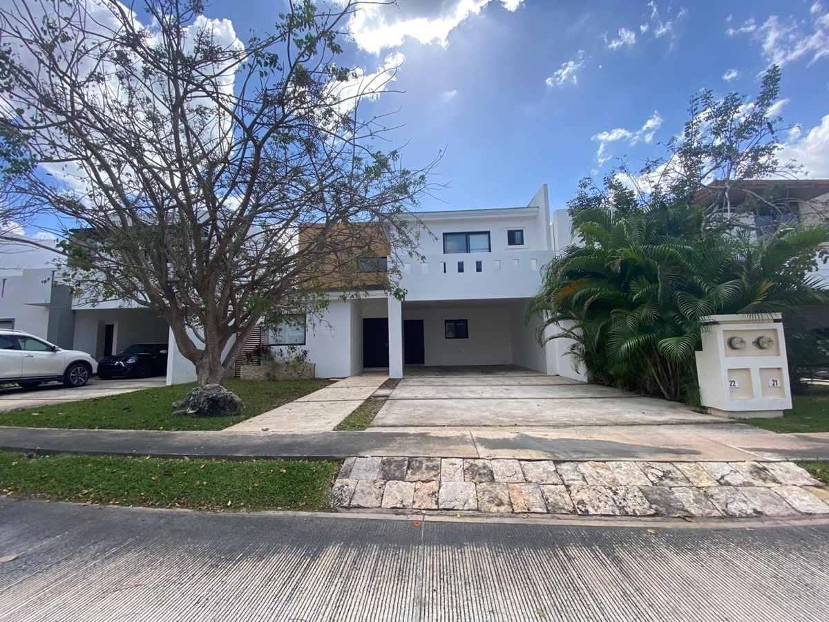 HERMOSA CASA EN VENTA DENTRO DE PRIVADA PARQUE CENTRAL | EasyBroker