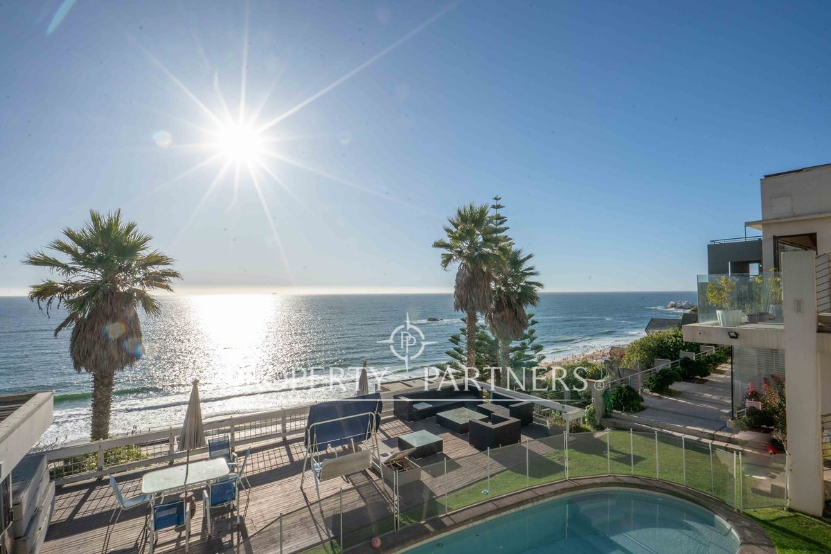 Insuperable vista al mar. Casa remodelada de 3 pisos en Reñaca, Viña ...