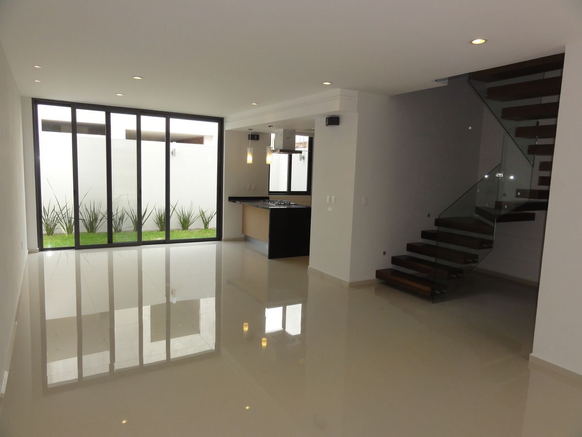 CASA CON ESTUDIO EN PB Y ROOF GARDEN, FRENTE A ÁREA VERDE. | EasyBroker