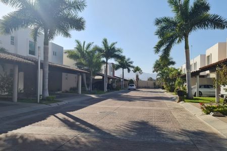 Bella y comoda casa en coto privado! | EasyBroker