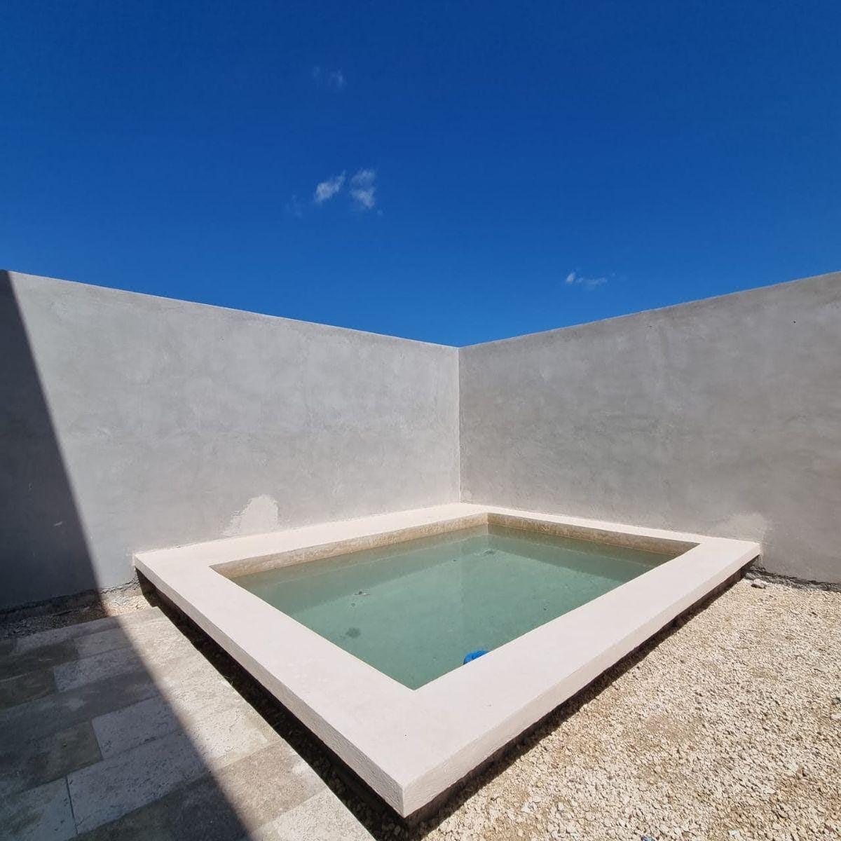 Preciosa casa en venta de 2 pisos con alberca al norte de Mérida ...