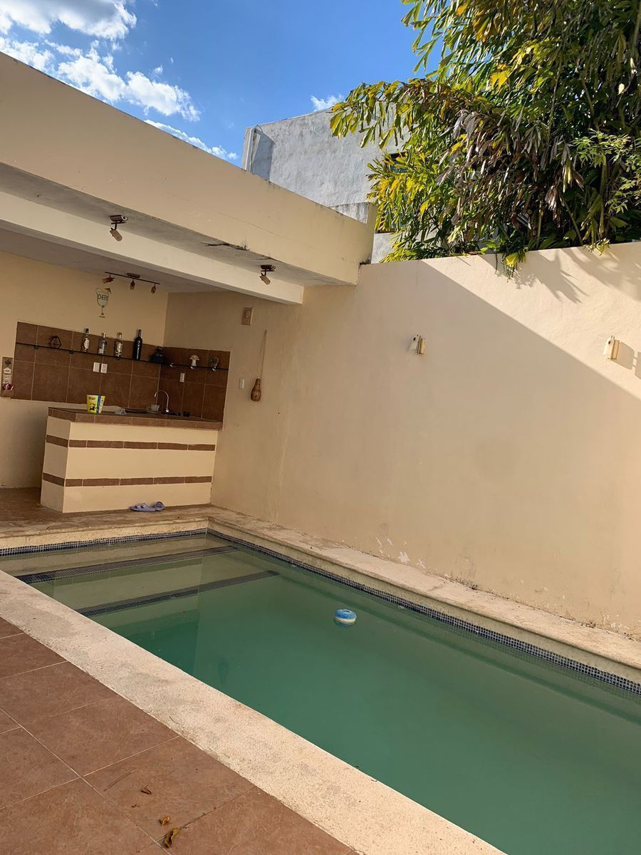 Casa en venta de dos pisos con alberca privada, zona Sur de Mérida ...