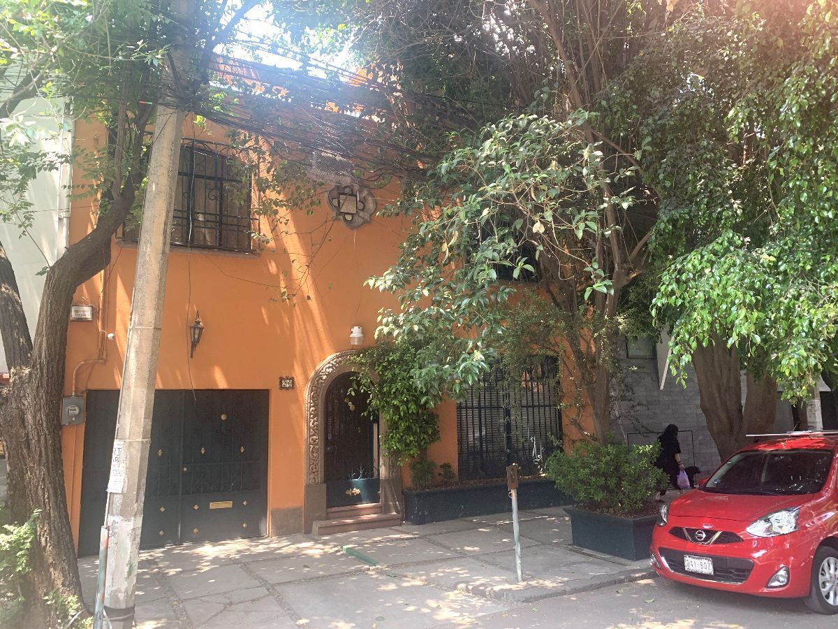 ¡OPORTUNIDAD! VENTA CASA EN LA CONDESA | EasyBroker