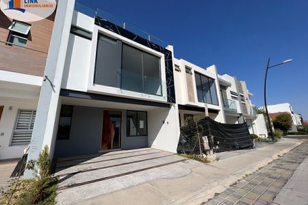 Casa New en Renta Fte Casa Club con Alberca | EasyBroker