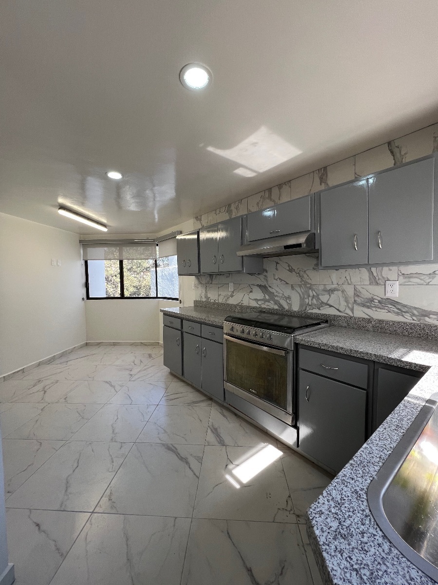 Casa en Renta en Club de Golf Chiluca, Zona Esmeralda | EasyBroker