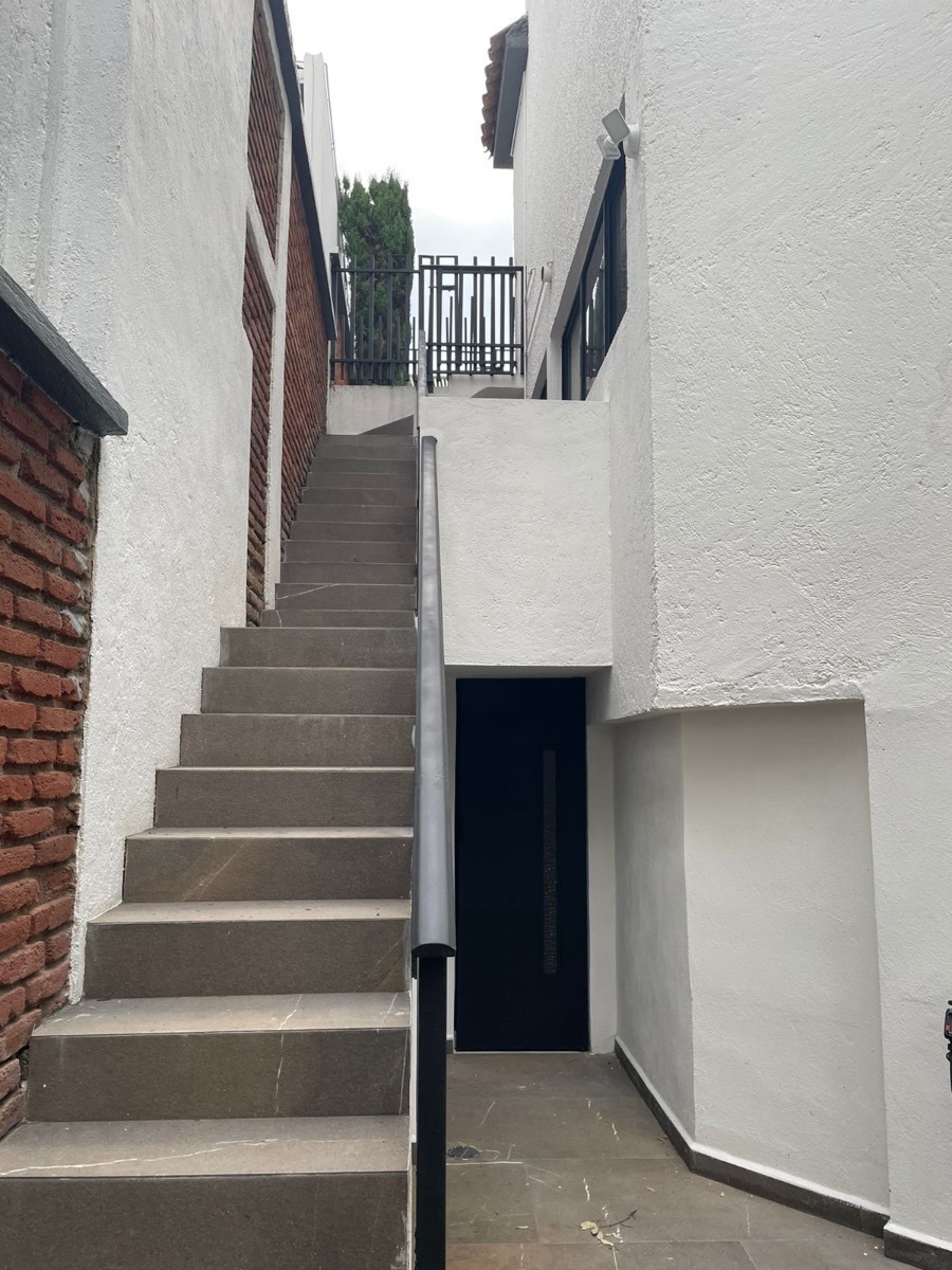 Casa en Renta en Club de Golf Chiluca, Zona Esmeralda | EasyBroker