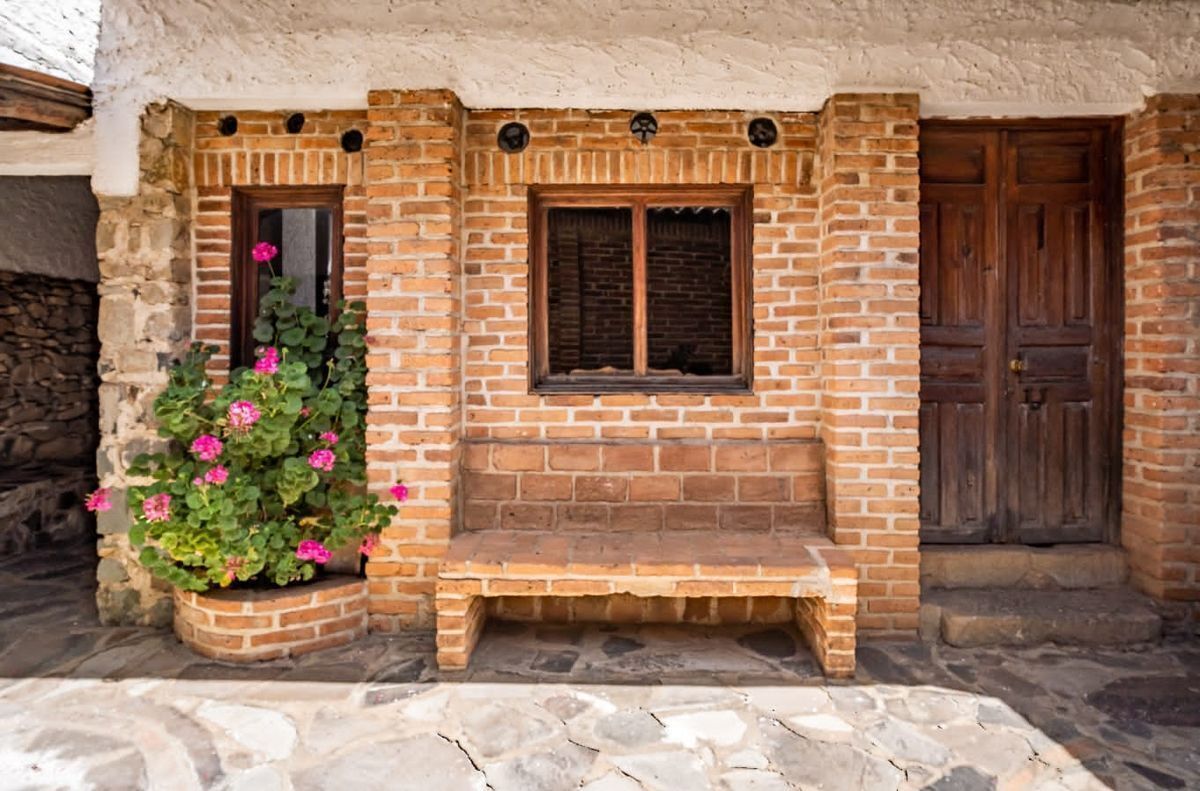 TAPALPA CASA CON USO DE SUELO MIXTO A 1 CUADRA DE LA PLAZA | EasyBroker