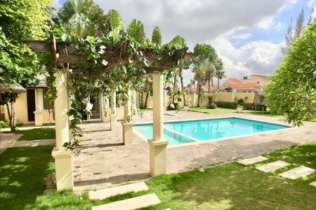 Casa con Impresionante Patio en Venta en Isabel Villas | EasyBroker