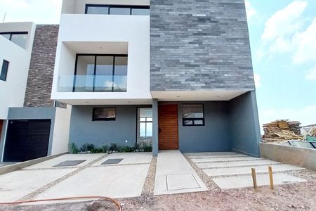 Casa con vistas increíbles y agradables espacios en Zibatá. | EasyBroker