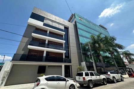 Edificio corporativo de 4 niveles se renta la mitad o completo | EasyAviso