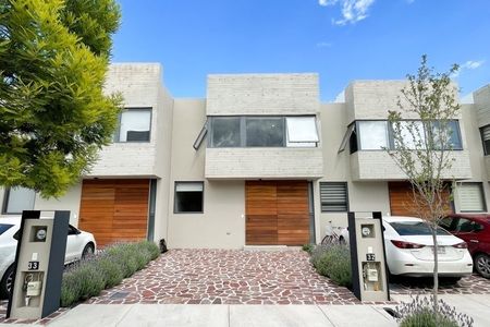 Estrena Súper Exclusiva Casa con Alberca en Zakia , Querétaro! | EasyBroker