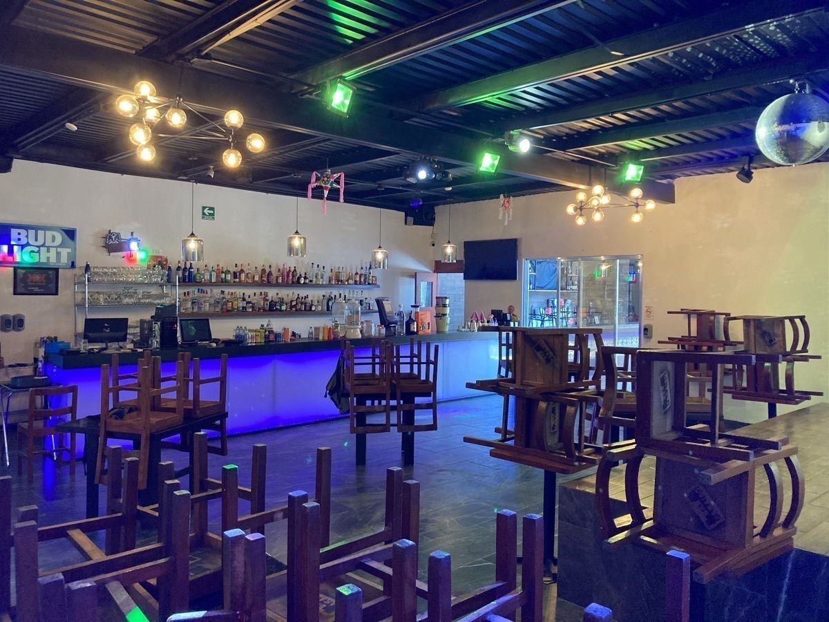 Sports Bar equipped with a license and currently operating for rent ...