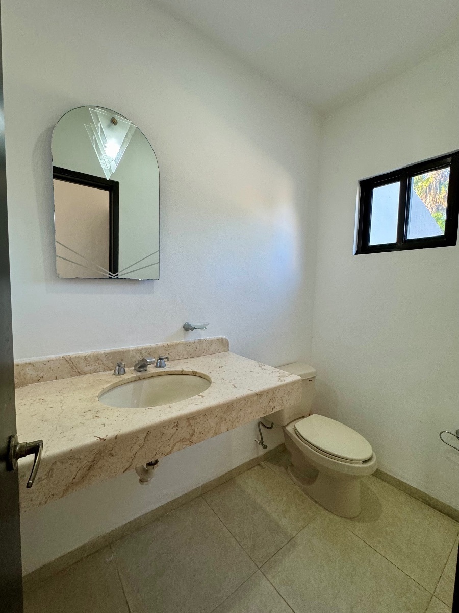 EN RENTA CASA EN PRIVADA COCOYOLES, SANTA GERTRUDIS COPÓ, DE 3 RECÁMARAS | EasyBroker