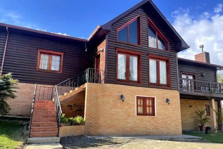 Villa en Constanza con Terraza Amplia, Jacuzzi y Piscina en Venta ...