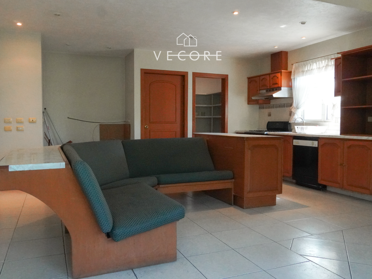RESIDENCIA EN RENTA EN VILLA CORAL, ZAPOPAN | Pincali