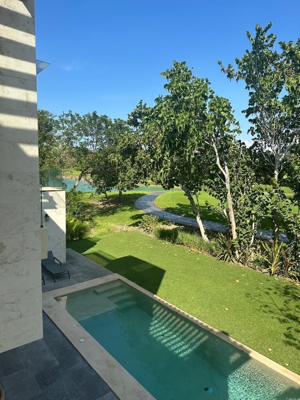 Casa en venta con vista al campo de golf en el Yucatán Country Club ...
