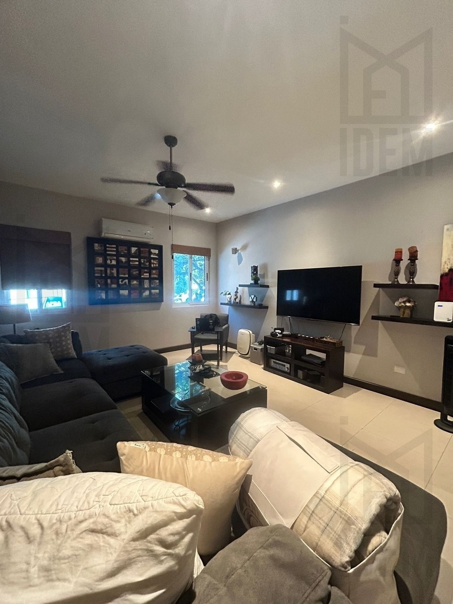 Casa en Venta en Carretera Nacional, El Uro. | Pincali