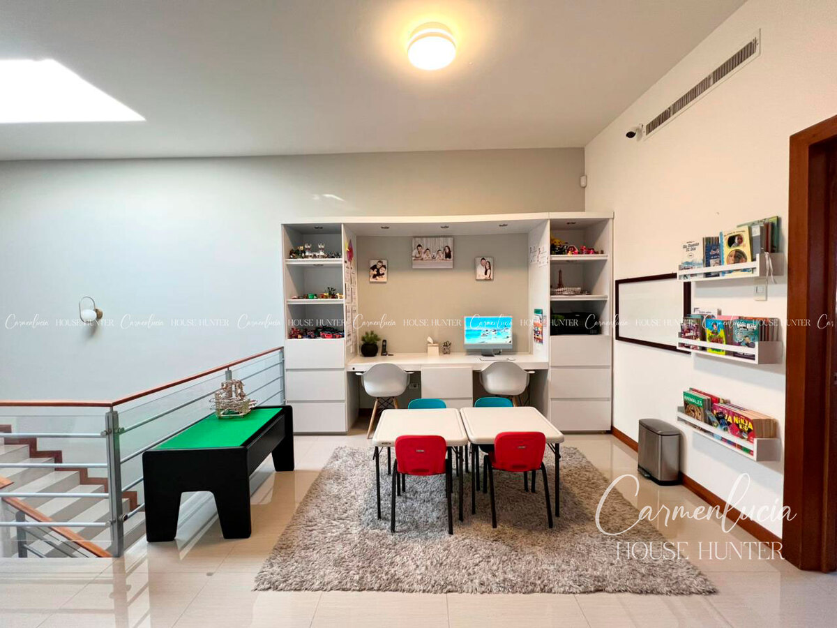 CASA EN VENTA EN VALLE ESCONDIDO CON PANELES SOLARES | Pincali