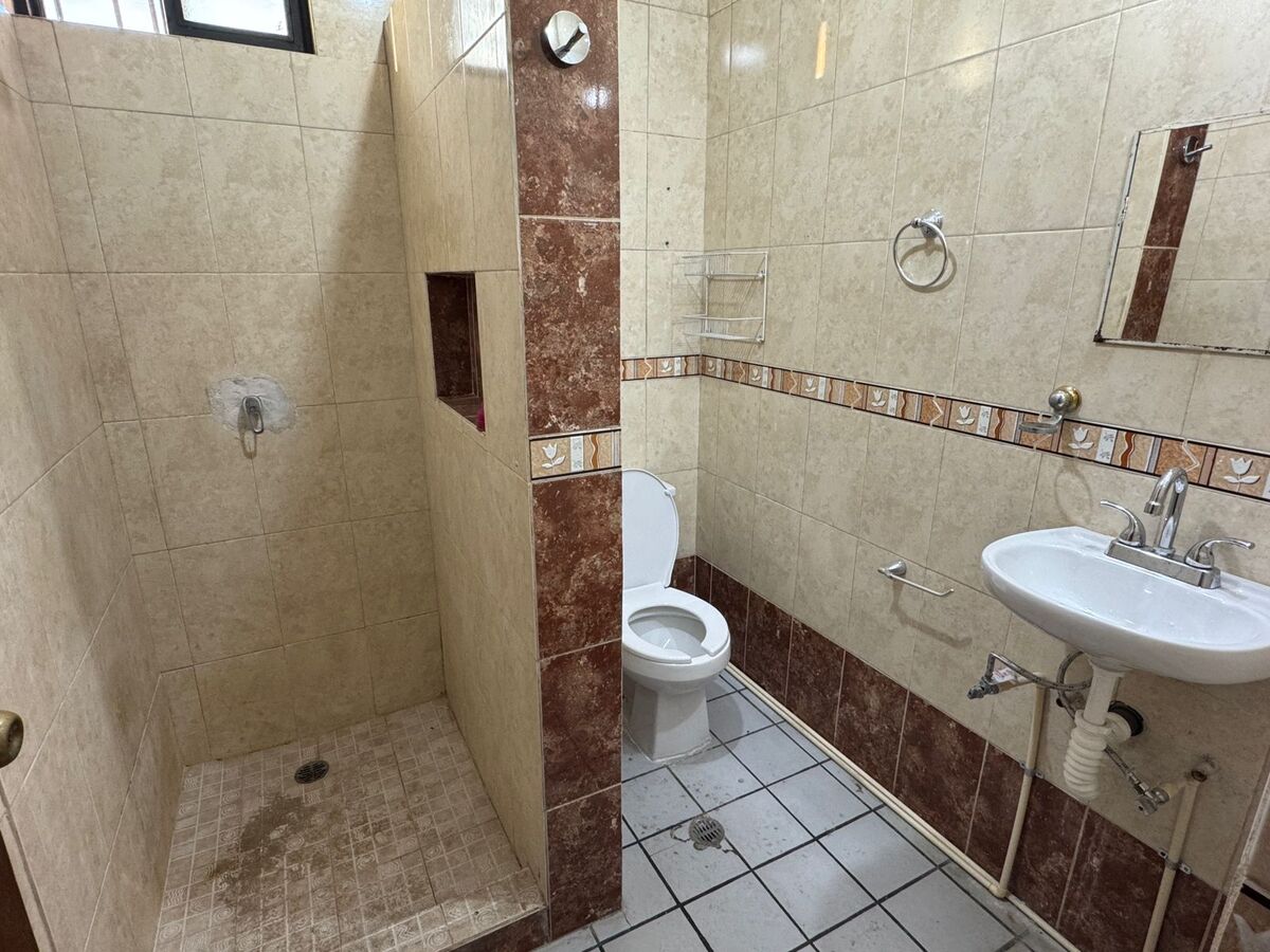 CASA EN RENTA JARDIN DE BUGAMBILIAS # 142, JARDINES DE SAN MIGUEL | Pincali