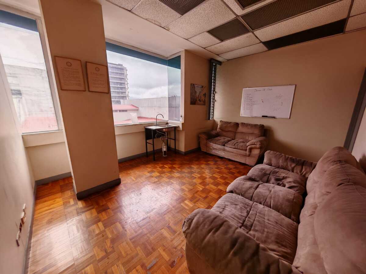 Venta de Edificio con cinco pisos en Avenida Central, San José