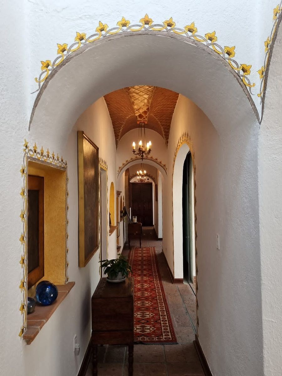 RENTA - CASA AMUEBLADA EN LOMAS DE CHAPULTEPEC | Pincali