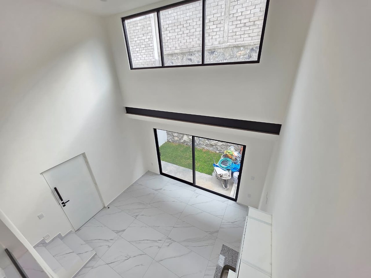 HOUSE FOR SALE IN CAPITAL SUR – MODERN DESIGN, DOUBLE HEIGHT AND ...