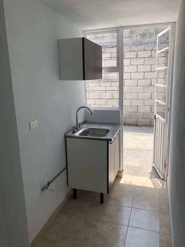 Casa Habitación en esquina con acceso a fraccionamiento con Portón ...