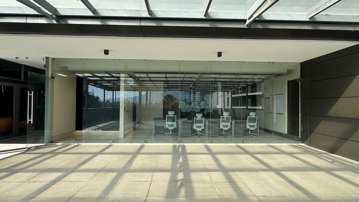 FOR SALE Commercial premises with excellent location and great ...